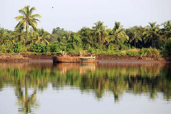 the backwaters and fort in aldona | rama toshi arya's blog